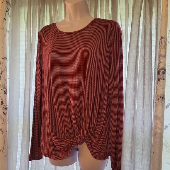 love on a hanger | Tops | Euc Striped Wine Colored Top L | Poshmark